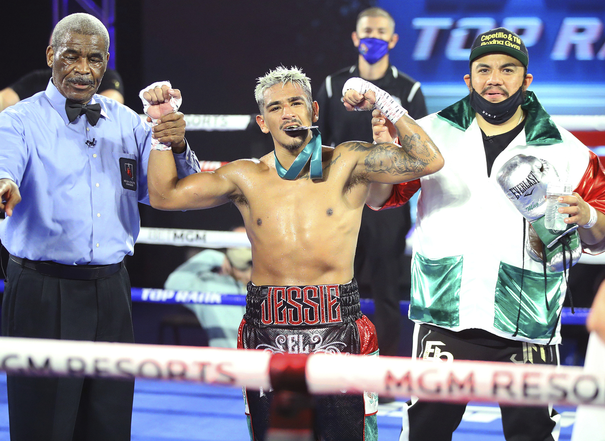 Max Boxing - News - Jessie Magdaleno wins ugly fight over Yenifel Vicente